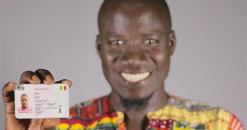 Un nouveau permis numérisé exigé aux conducteurs - Au Sénégal, le cœur ...